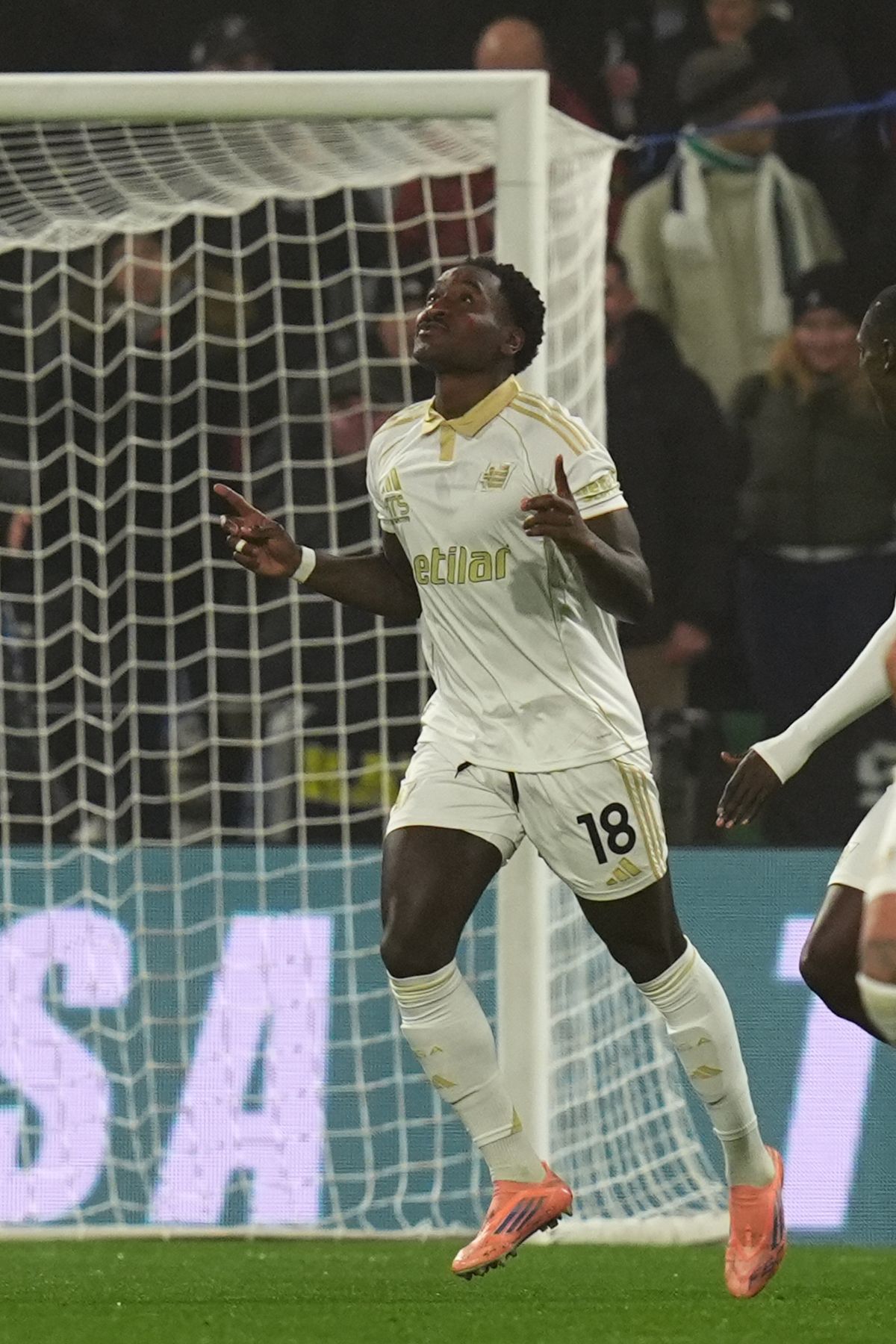 Jayden Addai scores 2 goals as Como beats Torino 5-1 to move into Serie ...