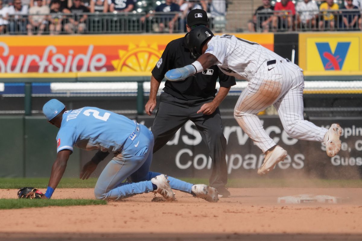 Gonzalez hits RBI single in ninth as White Sox beat Royals 2-1 ...