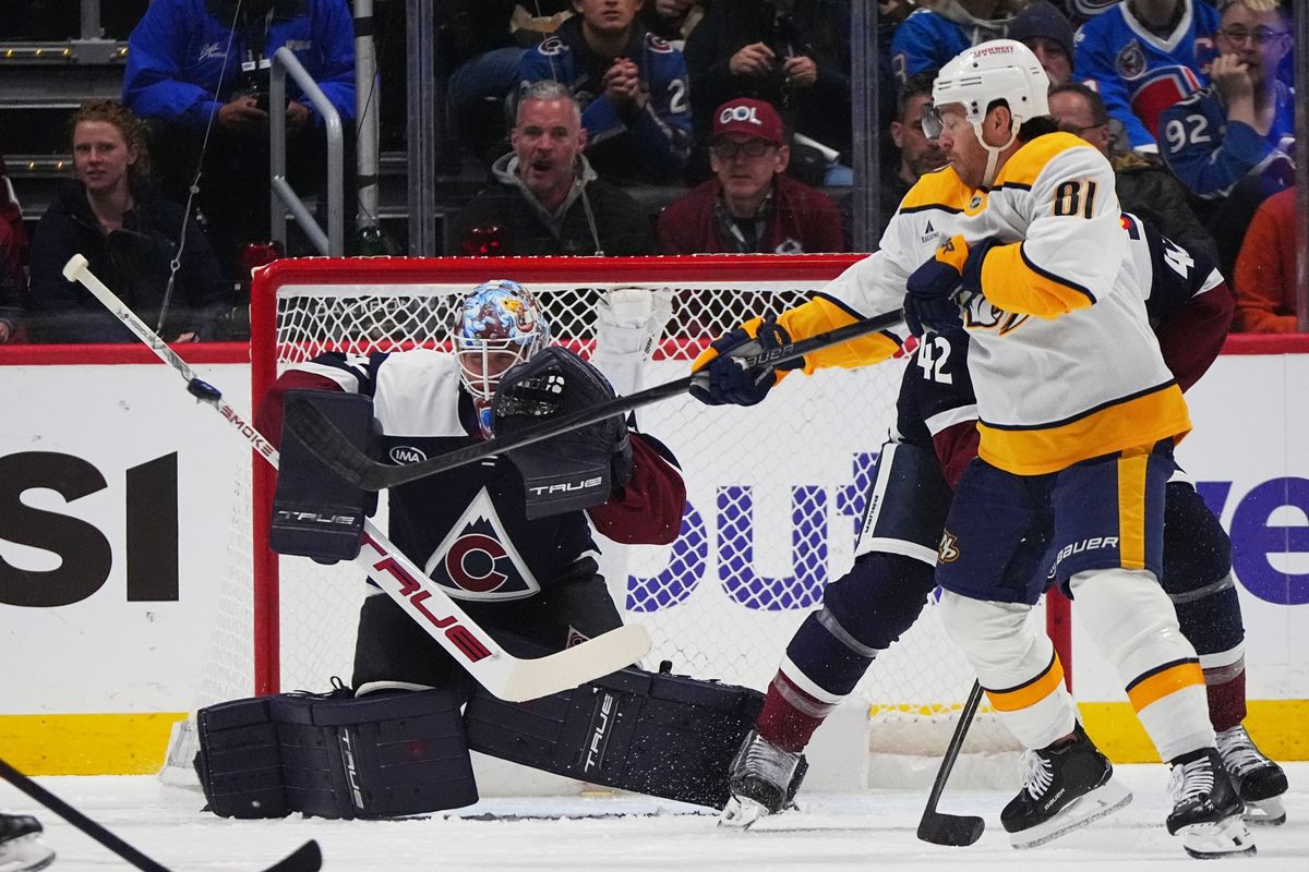 MacKinnon has goal and assist as Avalanche beat Predators 4-2 for 11th ...